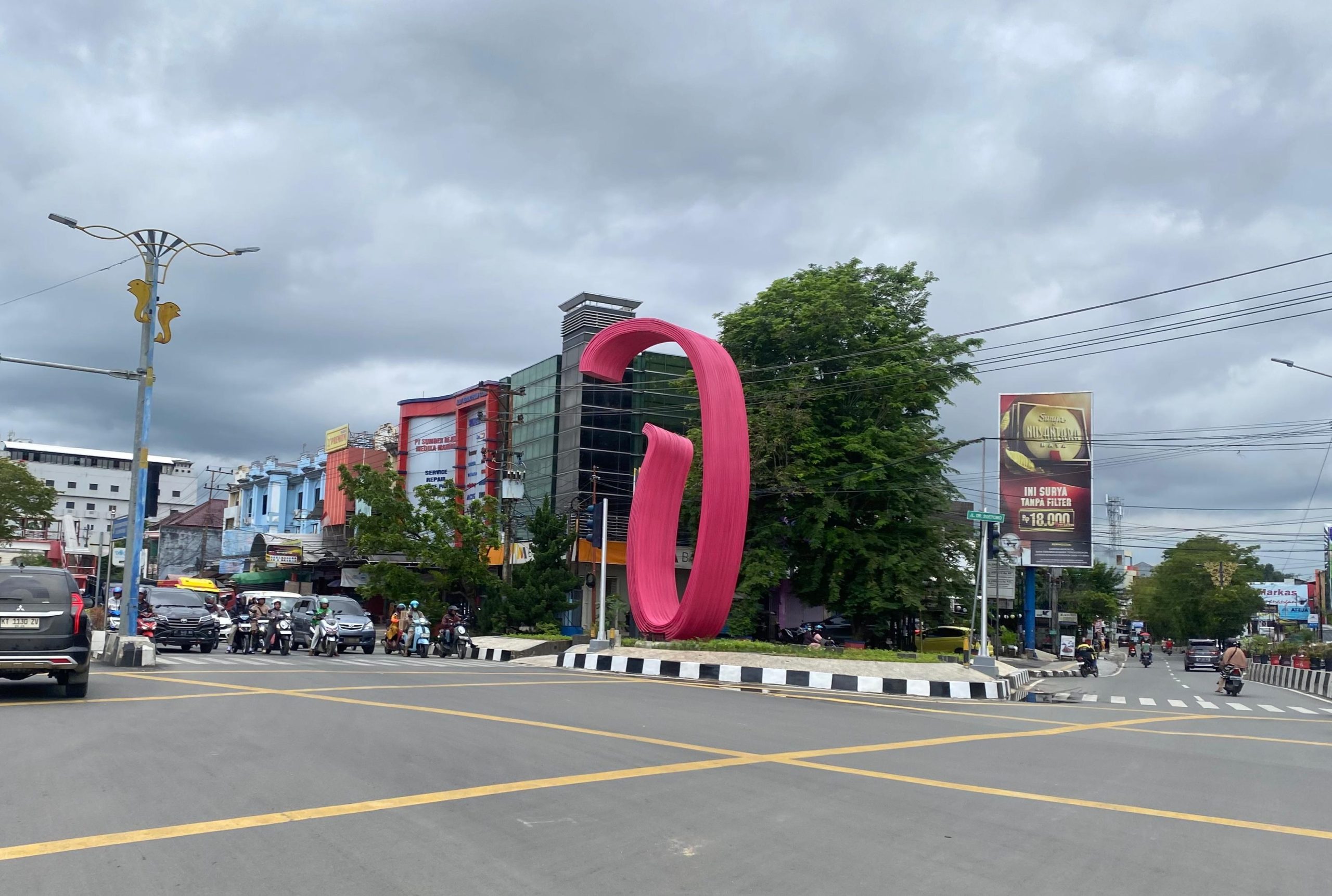 Tugu Pesut Mahakam Tuai Pro-Kontra, Publik Tanyakan Makna dan ...