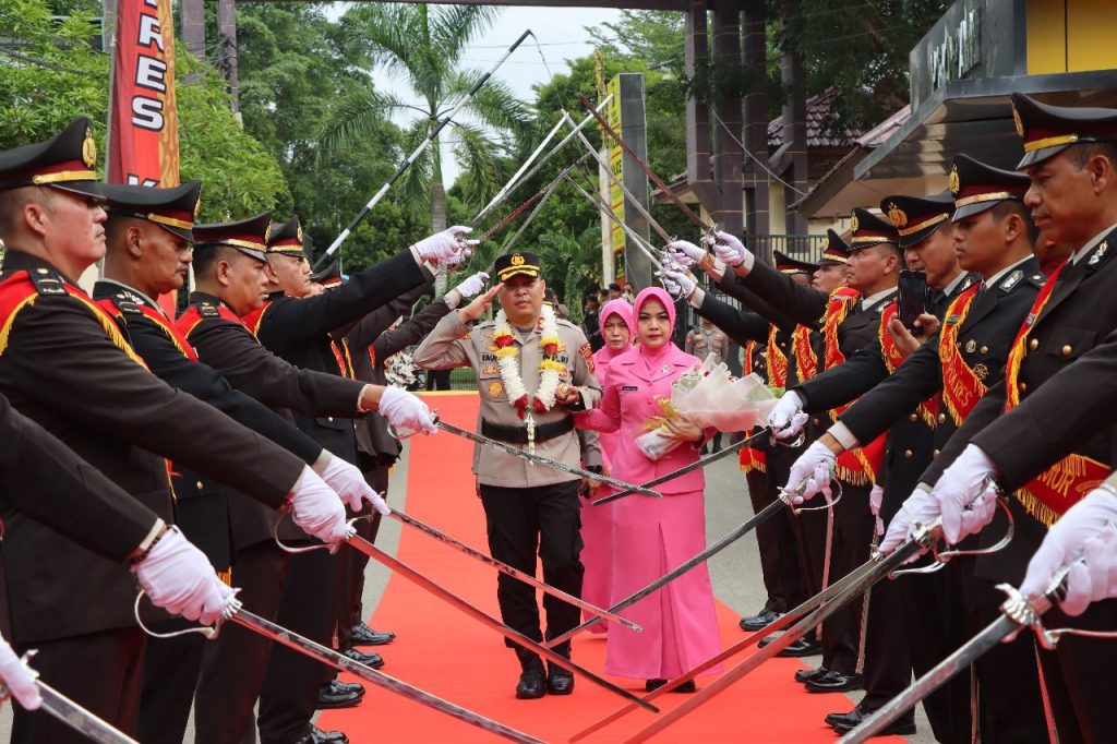 AKBP Fauzan Arianto Resmi Jabat Kapolres Kutai Timur Gantikan AKBP ...