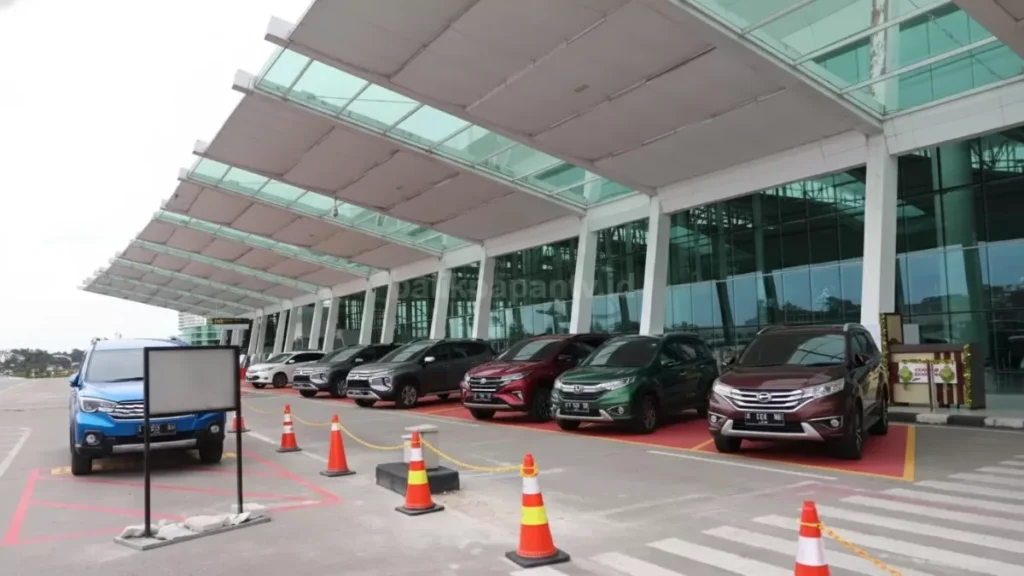 Bandara SAMS Sepinggan Sediakan Parkir VIP, Rp 75 Ribu per Jam ...